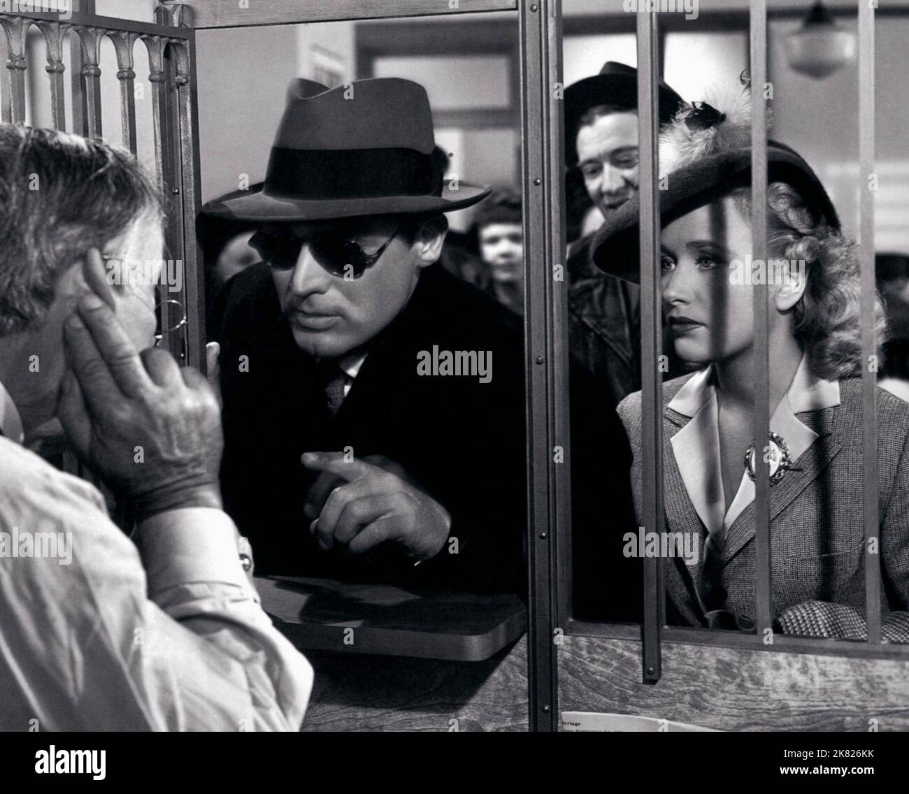 Cary Grant & Priscilla Lane Film Arsenic And Old Lace (1941) Characters ...