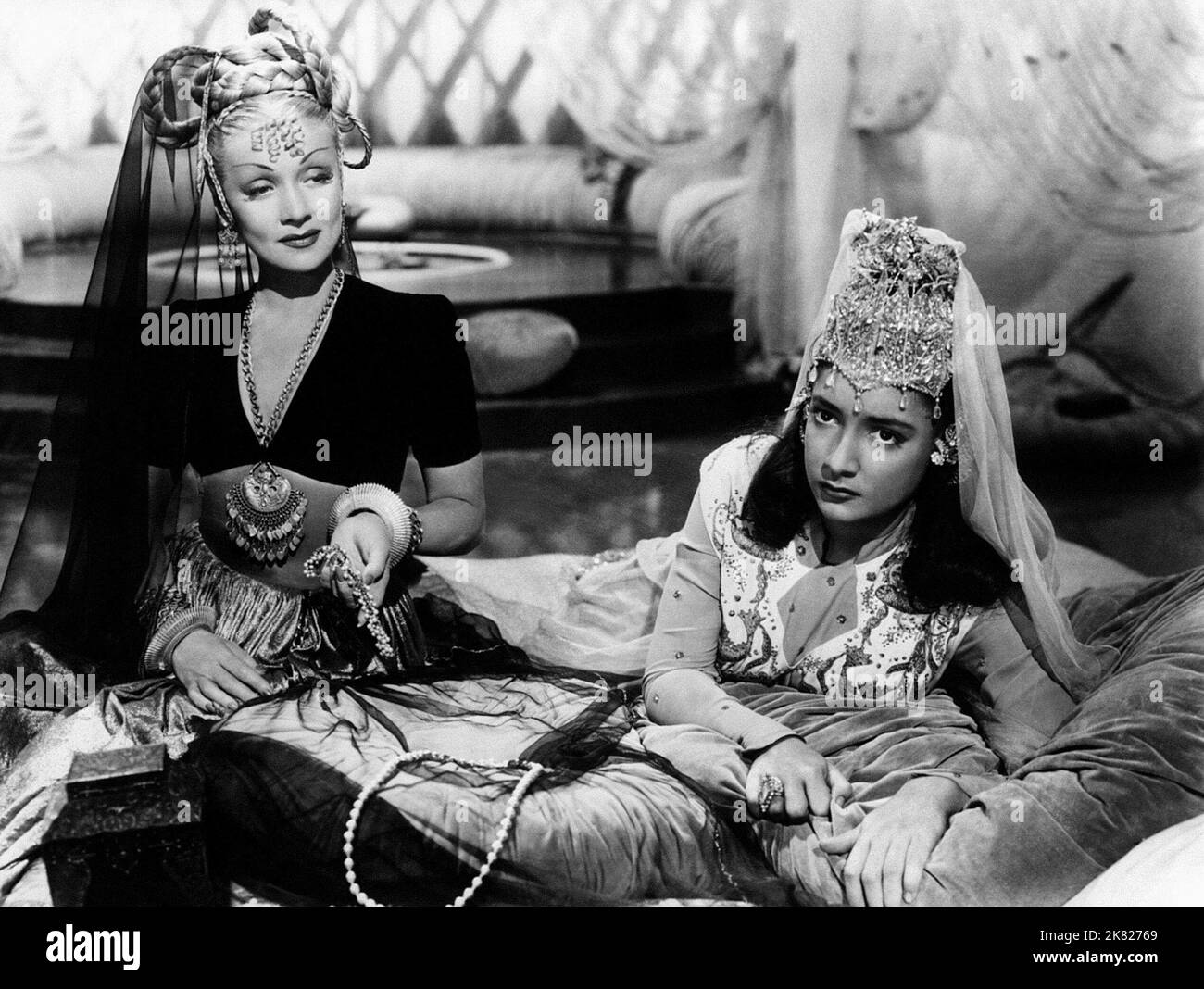 Marlene Dietrich & Joy Page Film Kismet (1947) Characters: Jamilla ...