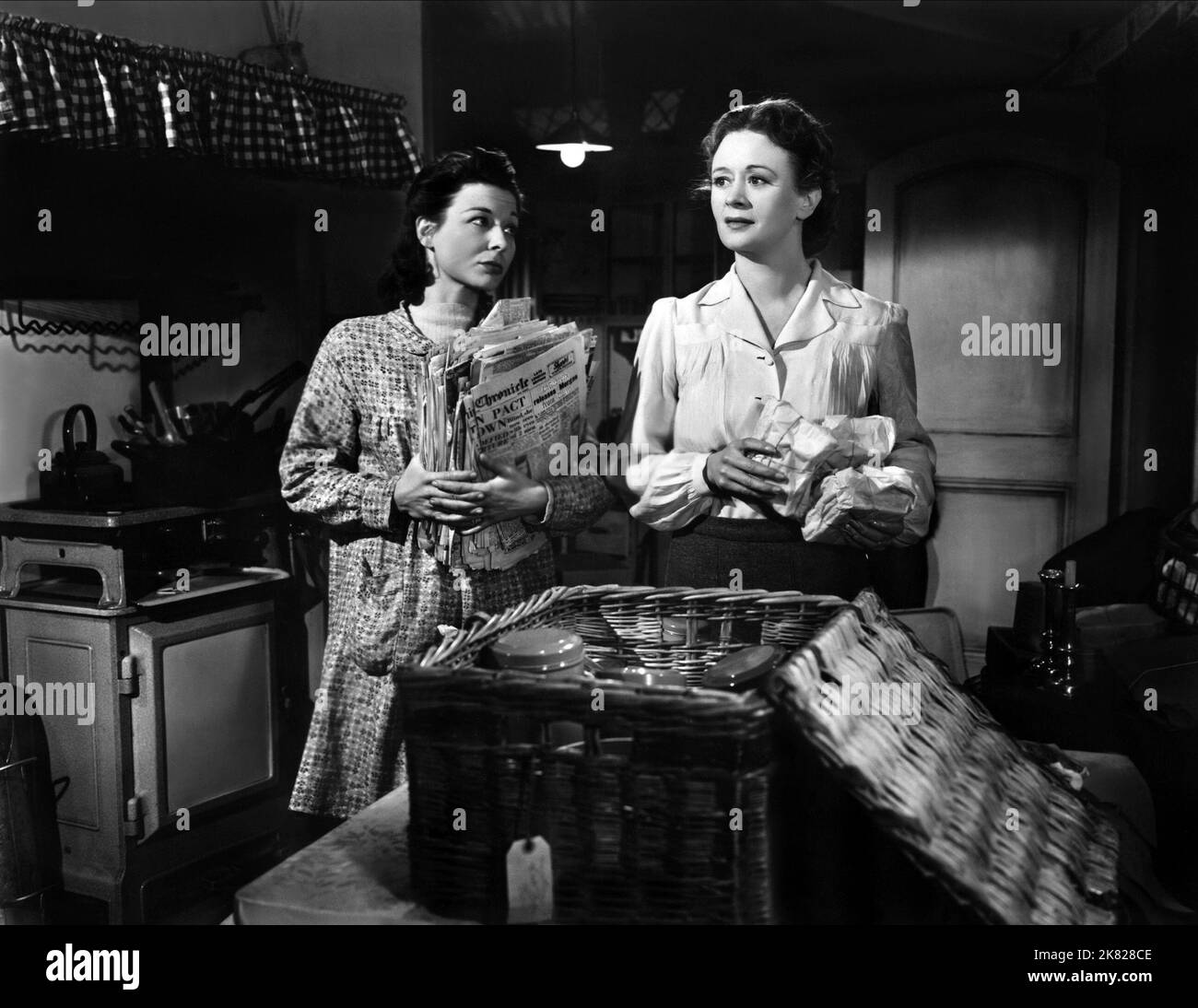 Jean Simmons & Ursula Jeans Film The Woman In The Hall (1947 ...
