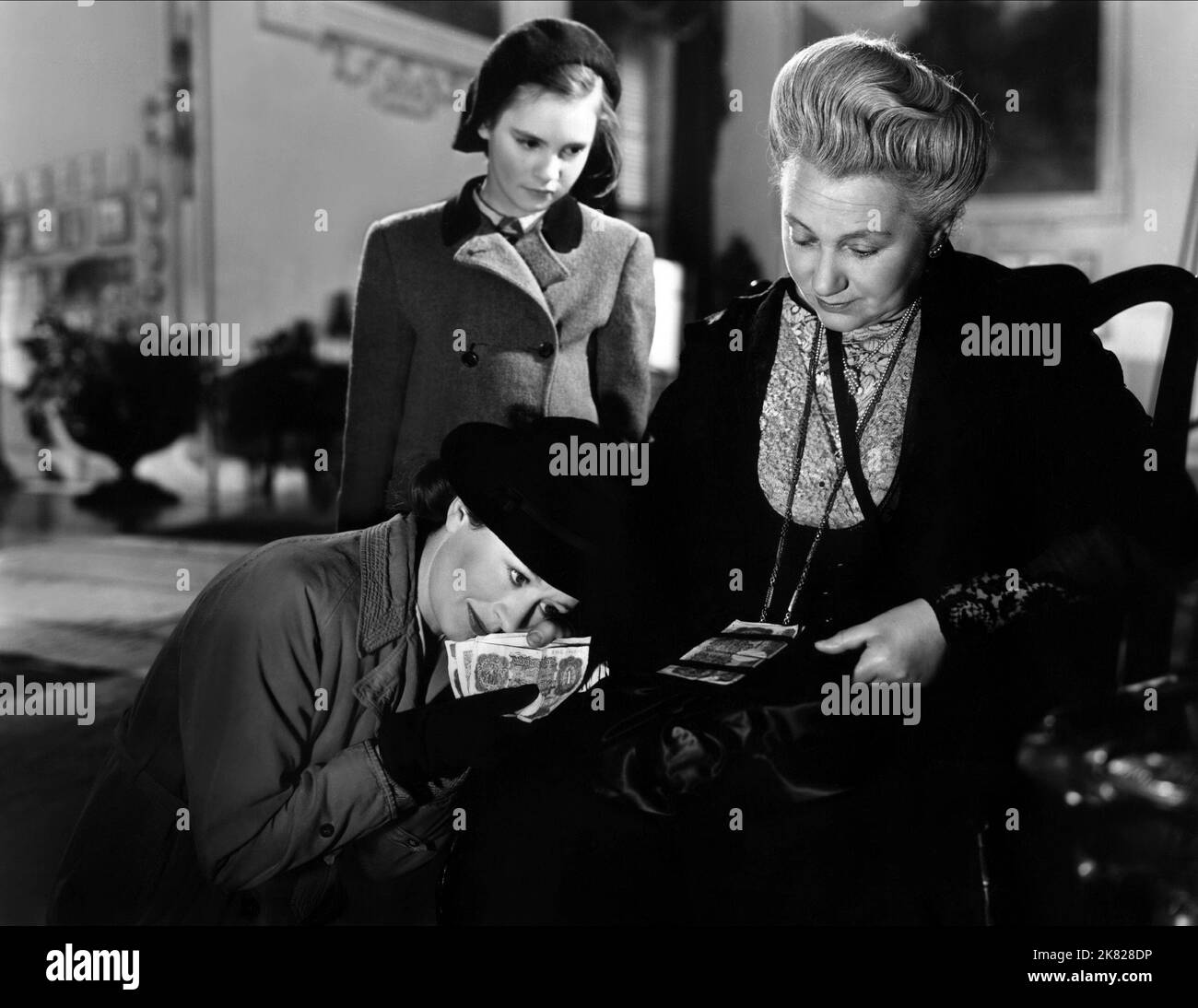 Ursula Jeans, Lily Kann & Jill Freud Film The Woman In The Hall (1947 ...