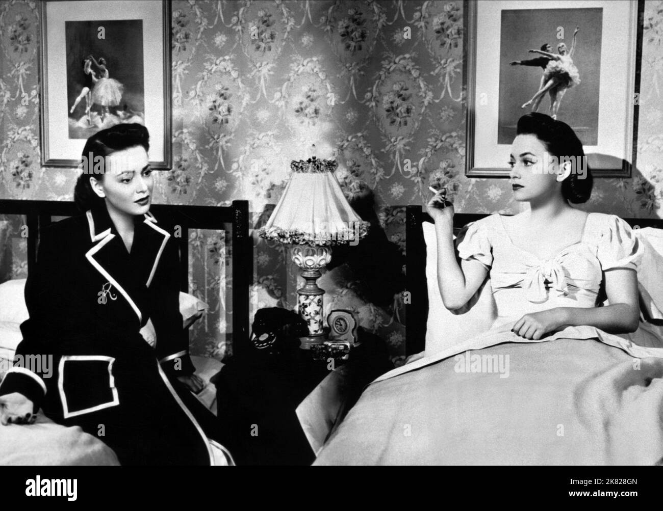 Olivia De Havilland Film: The Dark Mirror (USA 1946) Characters: Terry ...