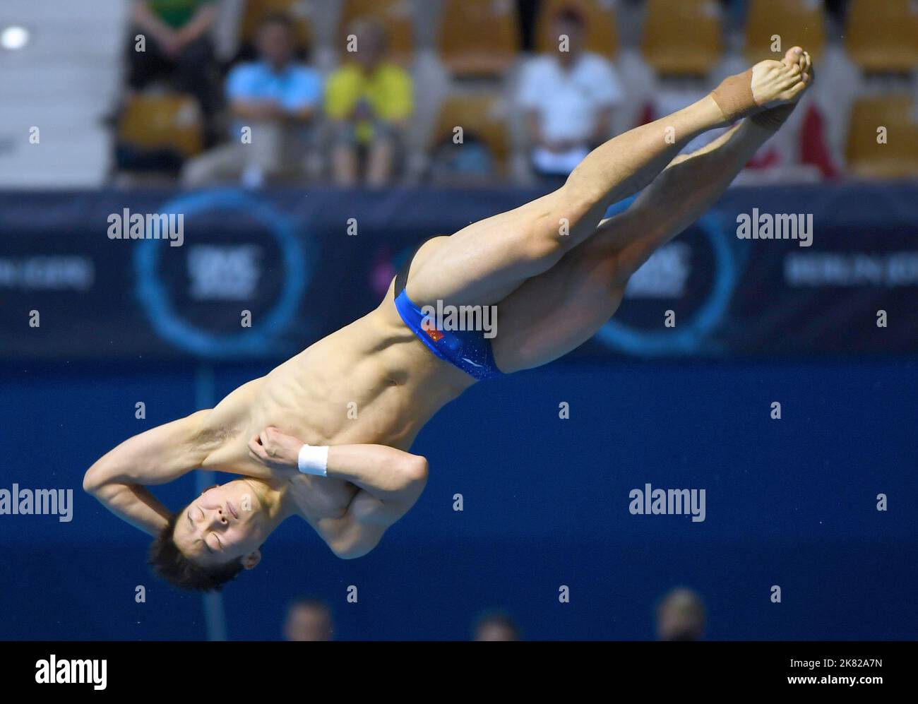 Berlin, Germany. 20th Oct, 2022. Wang Zongyuan of China competes during ...