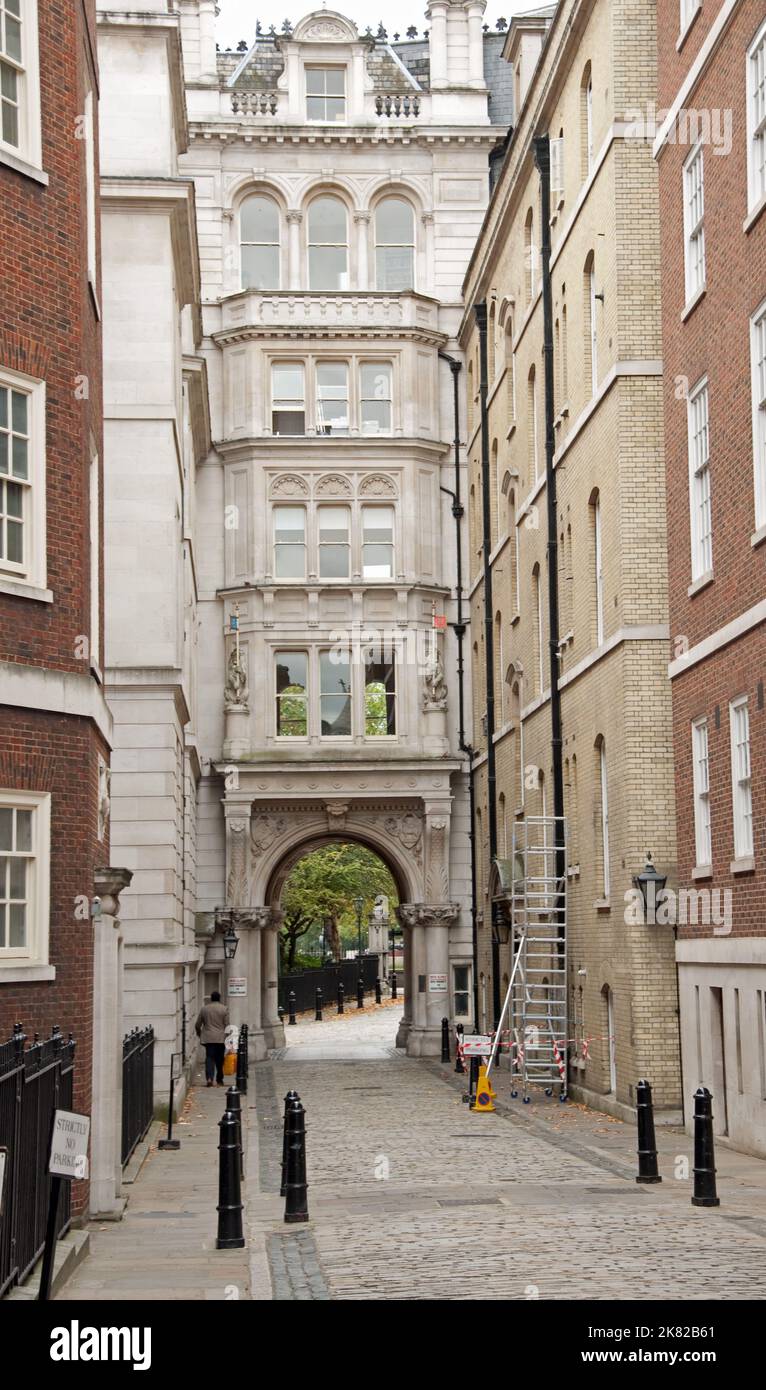 Walkway, Inner Temple, City of London, London - various styles of ...