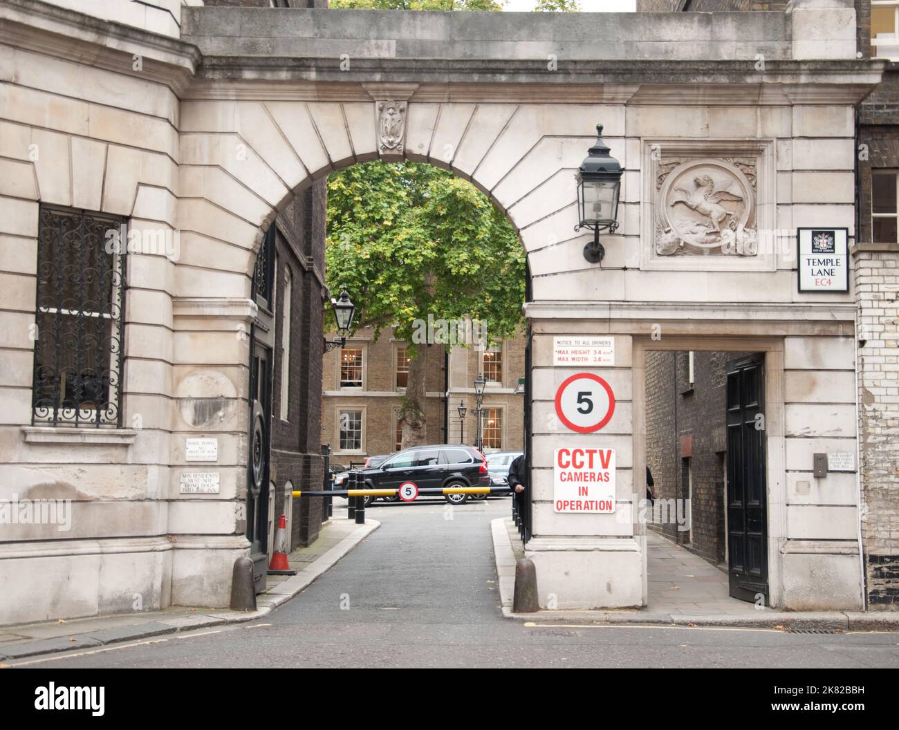 Archway leading to Inner Temple, The Temple, City of London - The Inner ...