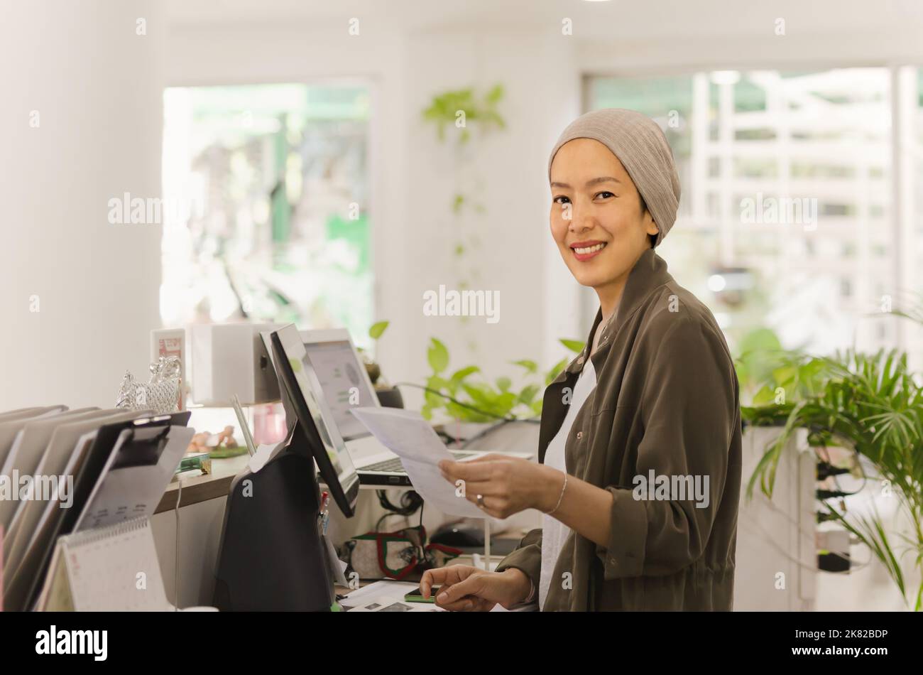 Bill counter restaurant hi-res stock photography and images - Alamy