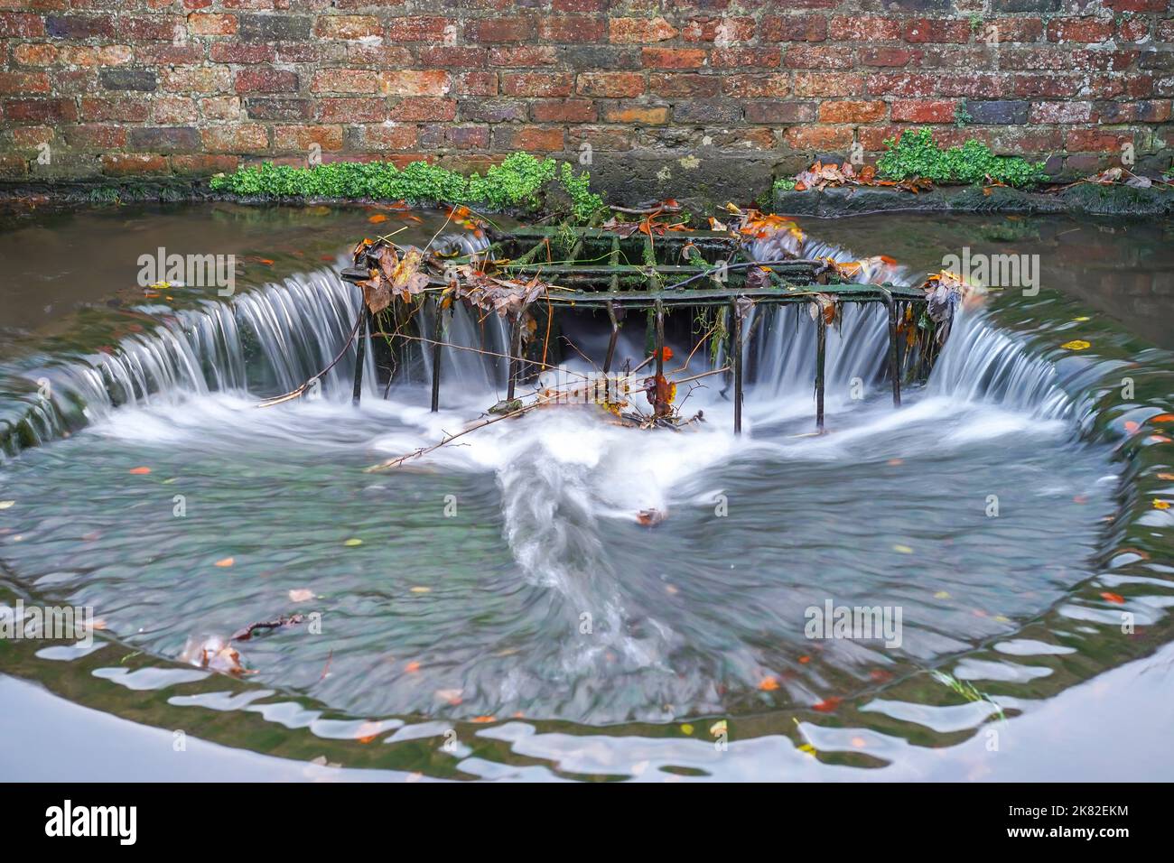 Overflow weir hi-res stock photography and images - Alamy