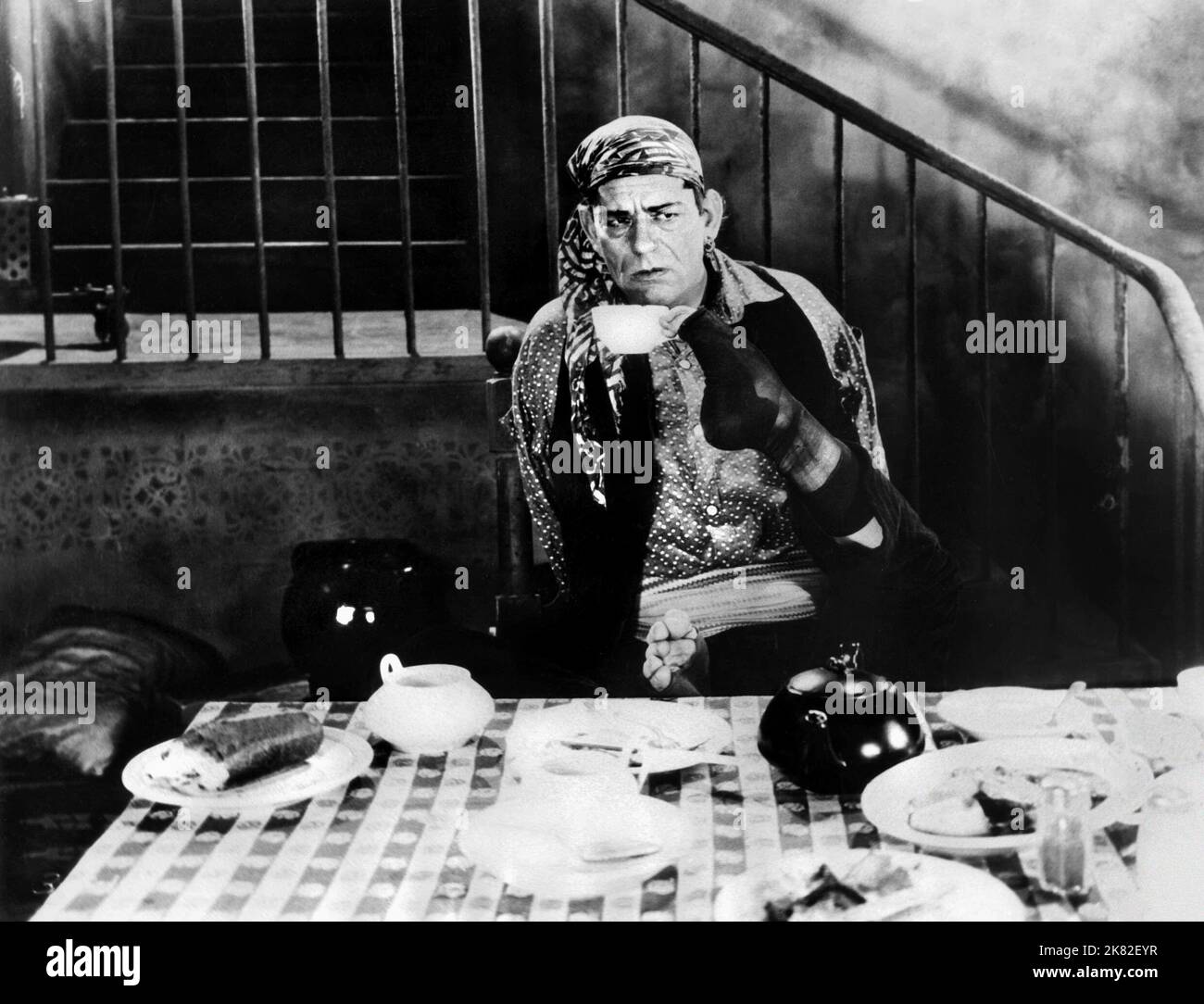 Lon Chaney Film The Unknown (1927) Characters: Alonzo the Armless 01 ...