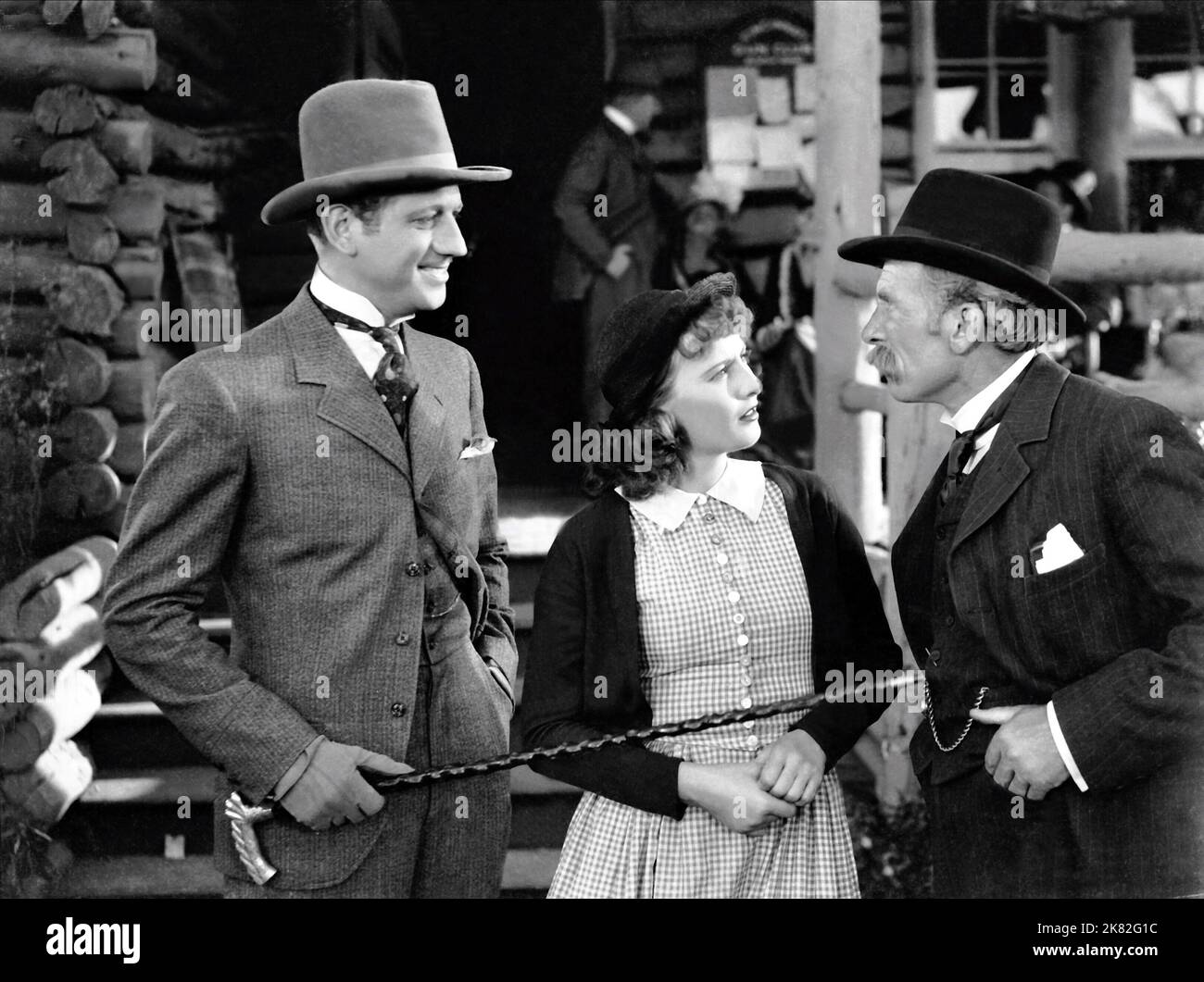 Melvyn Douglas, Barbara Stanwyck & Andy Clyde Film: Annie Oakley (USA 1935) Characters: Jeff ...
