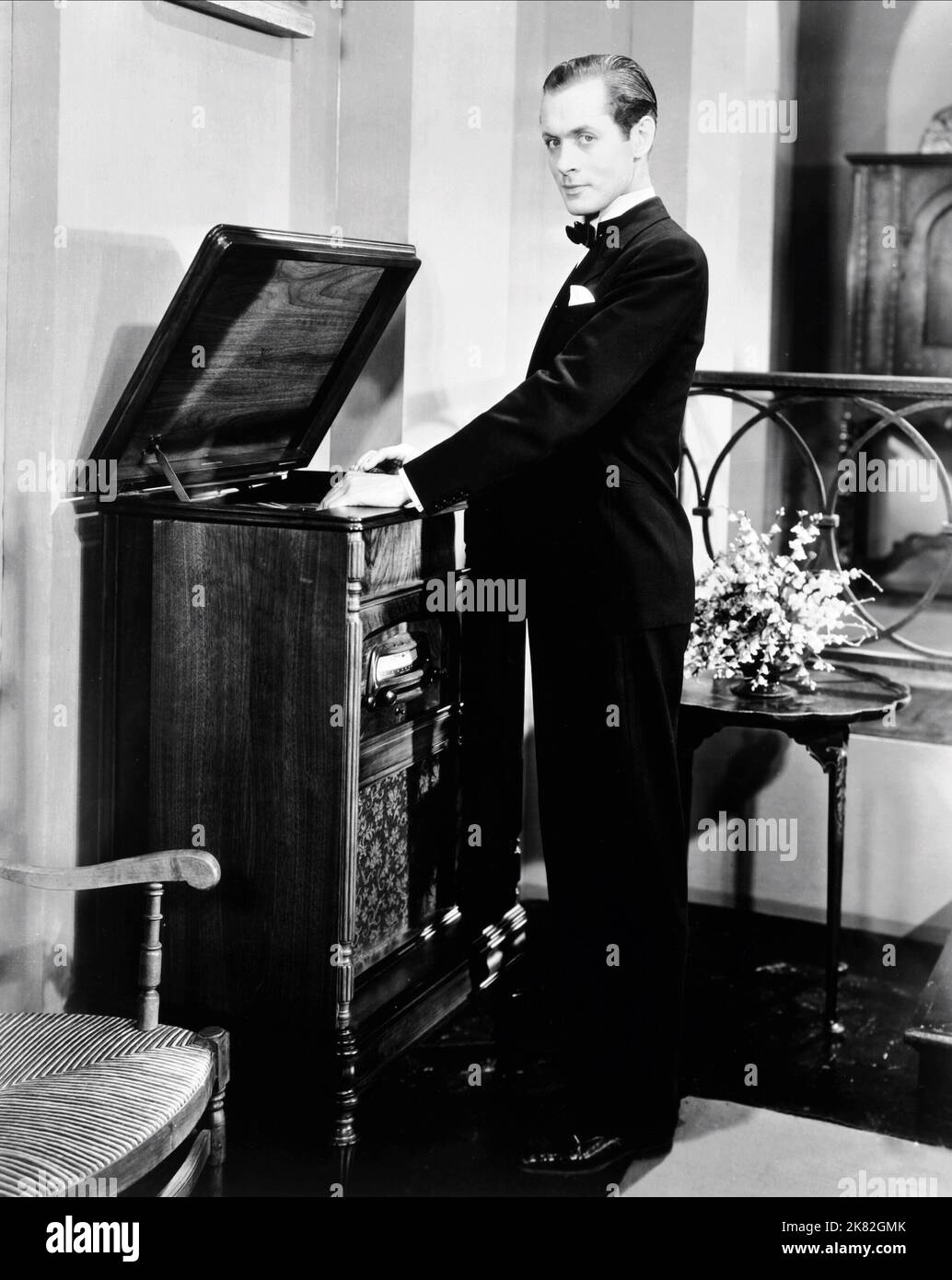 Robert Montgomery Film Free And Easy (USA 1930) Characters: Larry ...