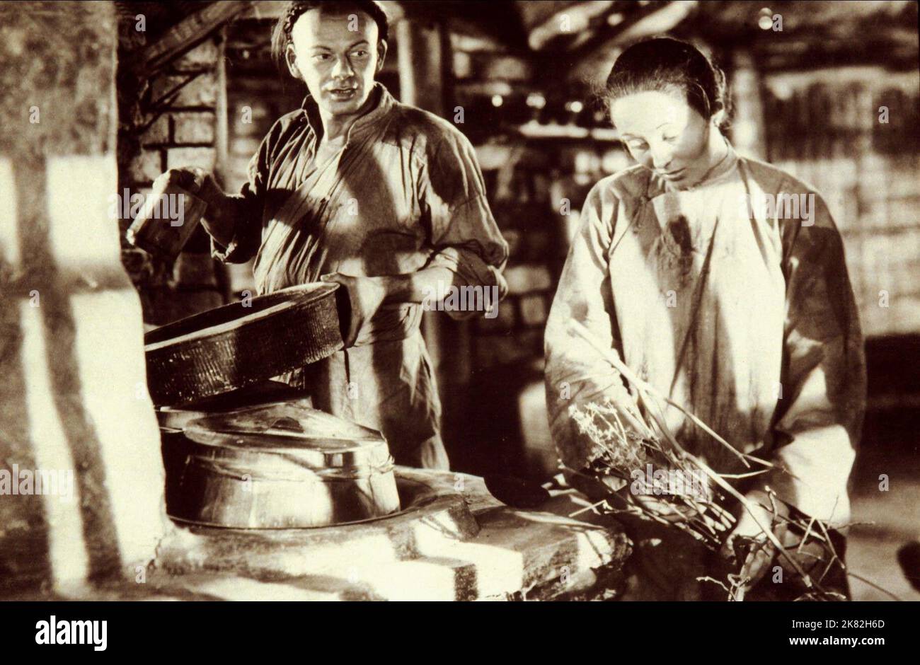 Paul Muni & Luise Rainer Film The Good Earth (USA 1937) Characters ...