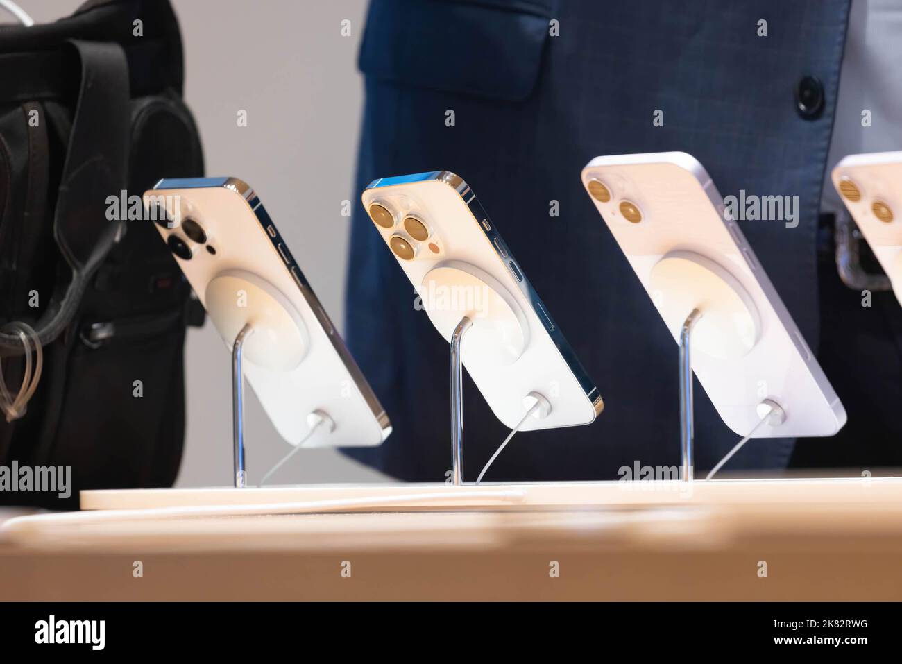 iPhone 14 lineup (14 Plus, 14 pro and 14 Pro Max) on display inside ...