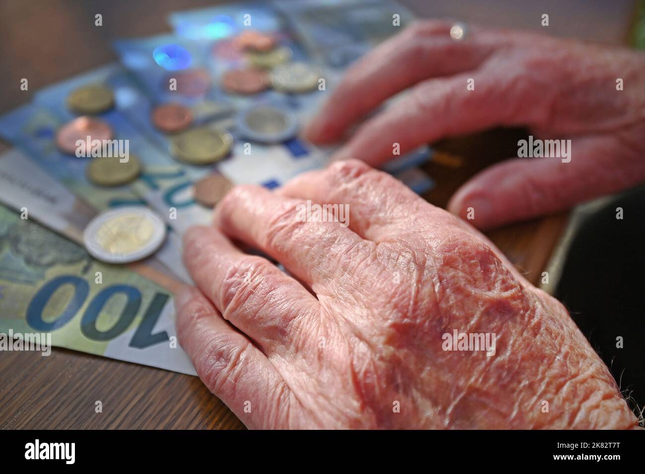 Old person energy bills hi-res stock photography and images - Alamy