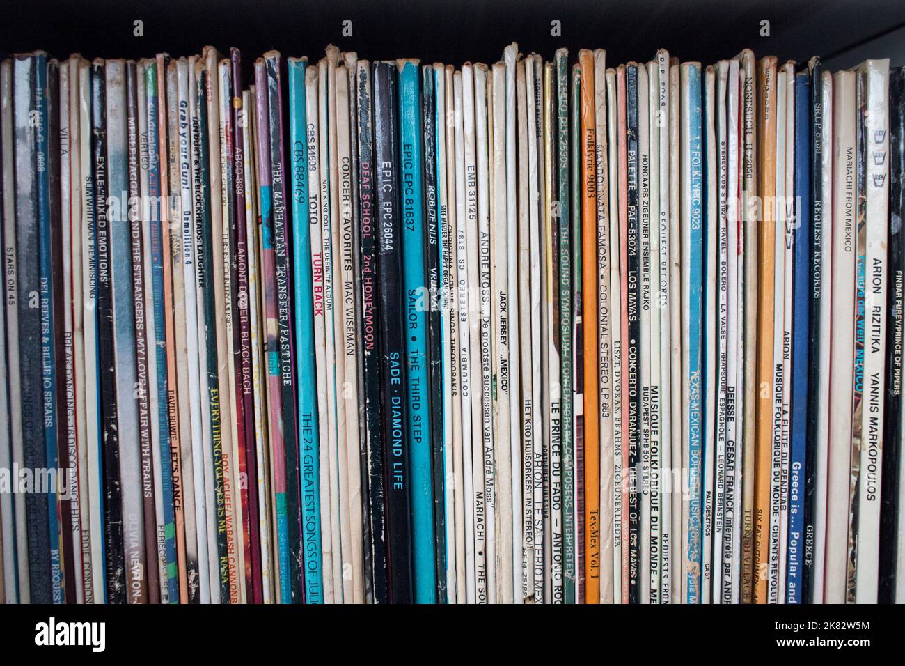Pile of vinly records hi-res stock photography and images - Alamy