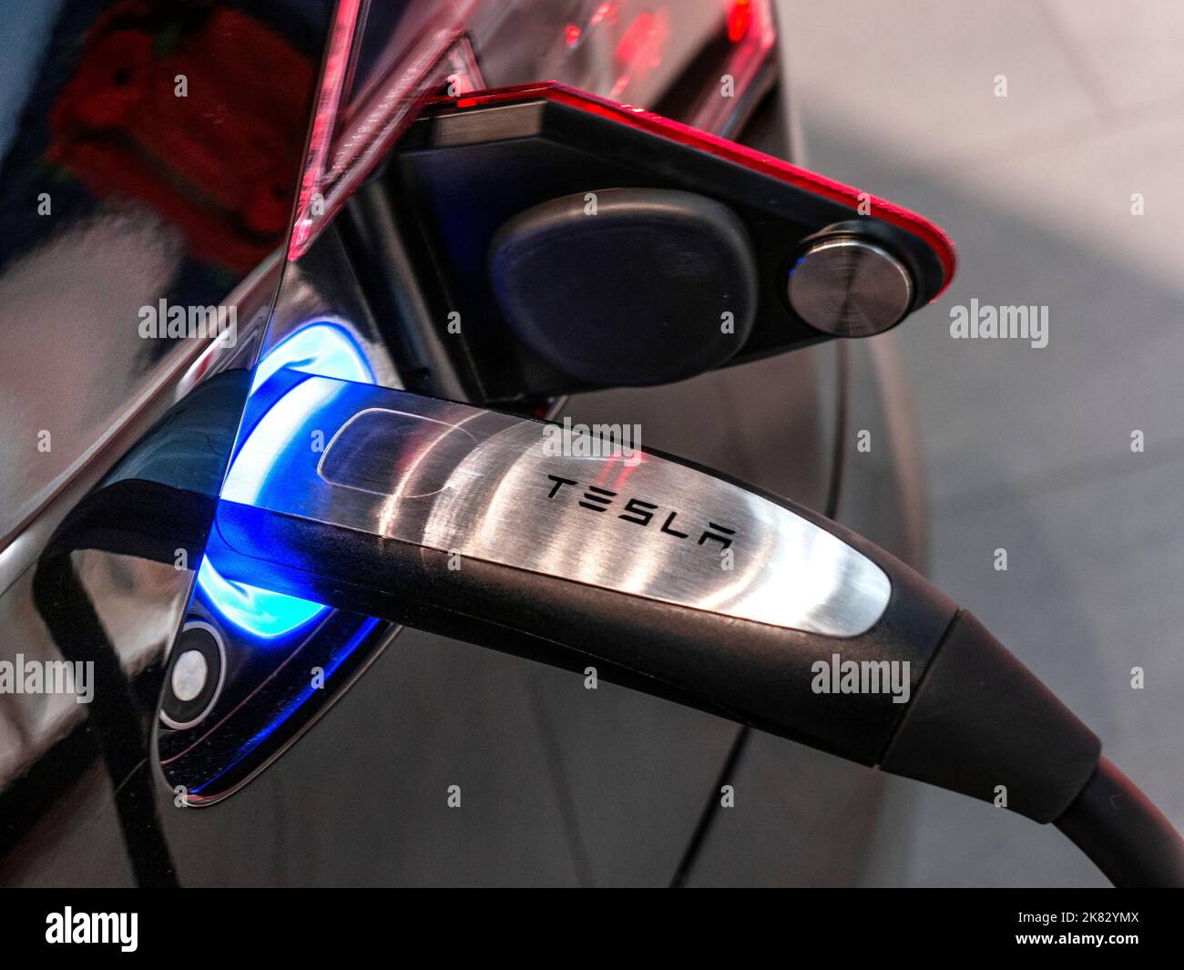 TESLA EV ELECTRIC CAR CHARGING CHARGE EV Plug-in home charging for the ...