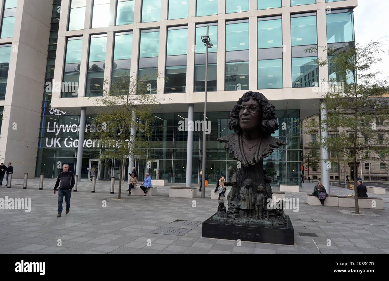 Shops and restaurants in Cardiff city centre. The new Government ...