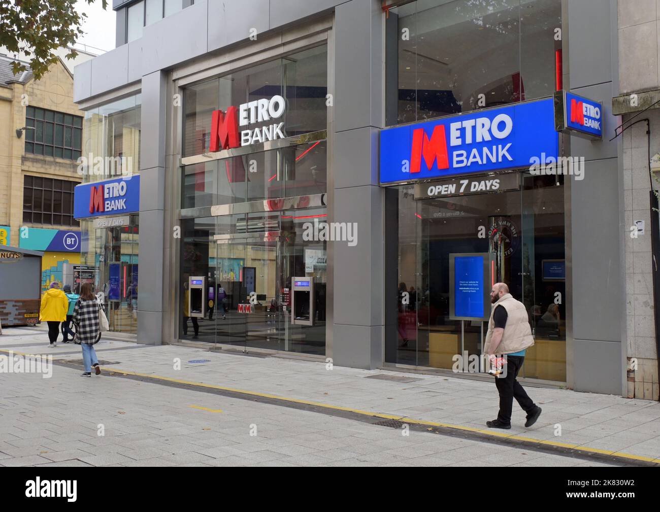 Shops and restaurants in city centre. Metro Bank on Queen Street ...