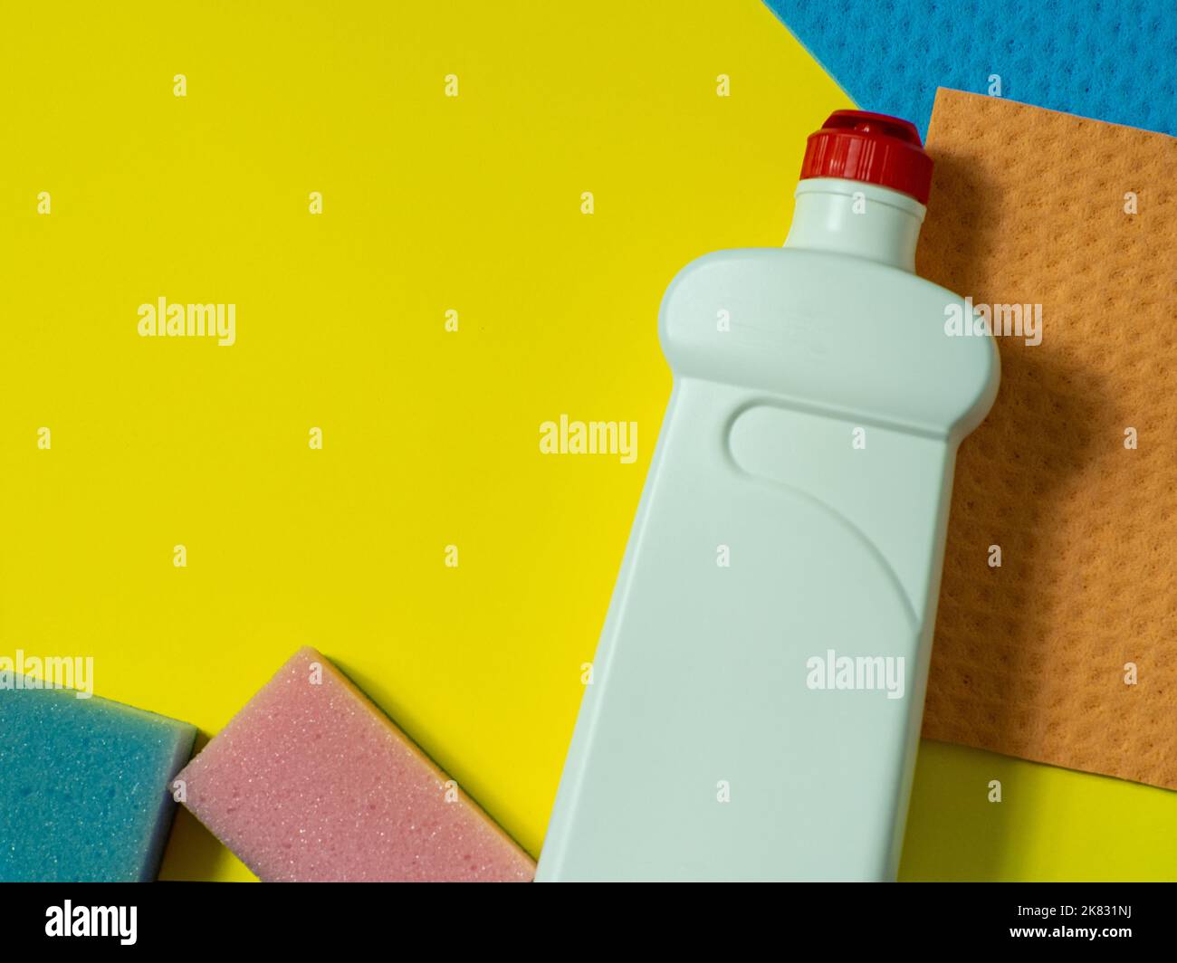 Yellow home cleaning set hi-res stock photography and images - Alamy