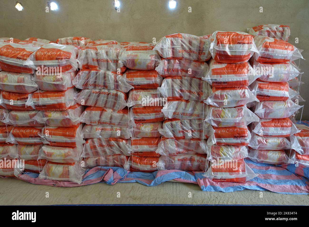 Bags of rice hi-res stock photography and images - Alamy