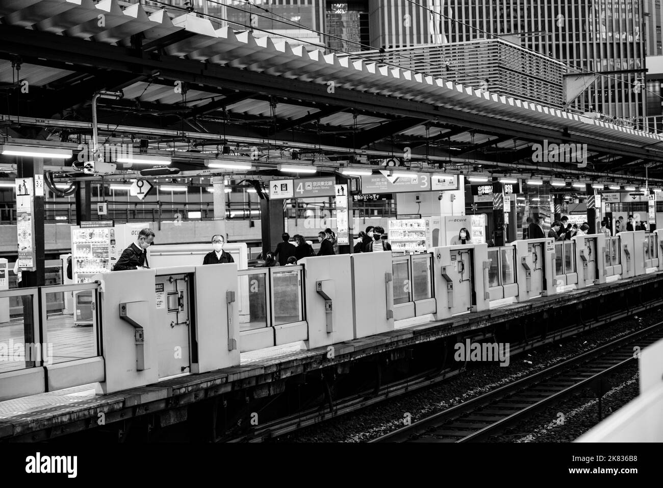 Tokyo, Japan. 20th Oct, 2022. October 20, 2022, Tokyo, Japan: Commuters ...