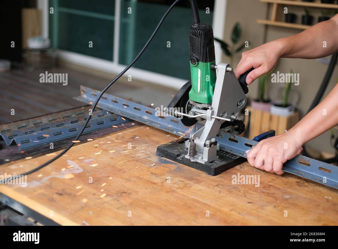 Timber cutters hi-res stock photography and images - Alamy