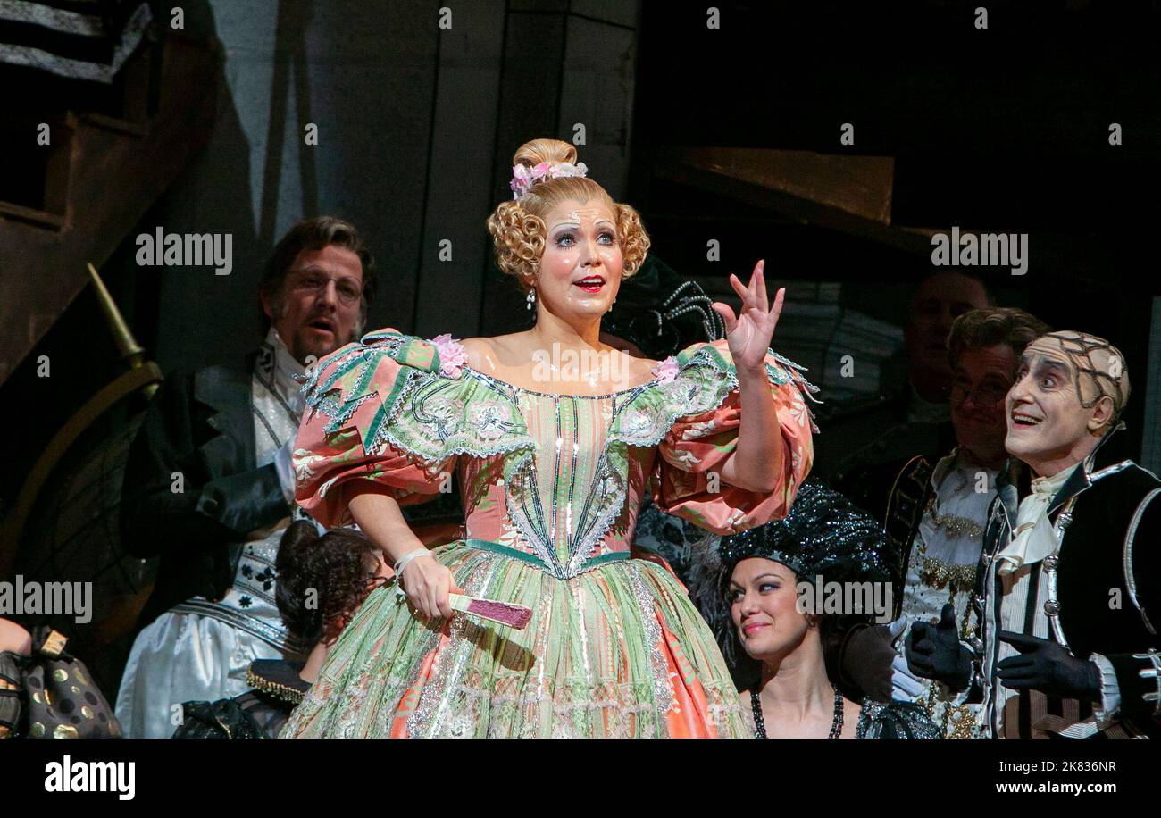 centre: Ekaterina Lekhina (Olympia) right: Graham Clark (Cochenille) in ...