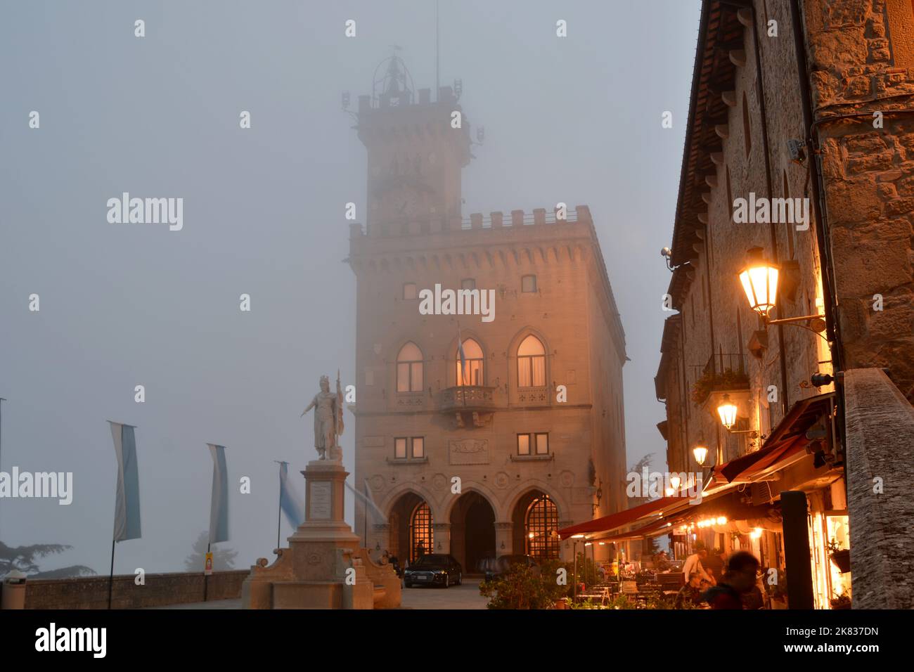 Palazzo pubblico seat government hi-res stock photography and images ...
