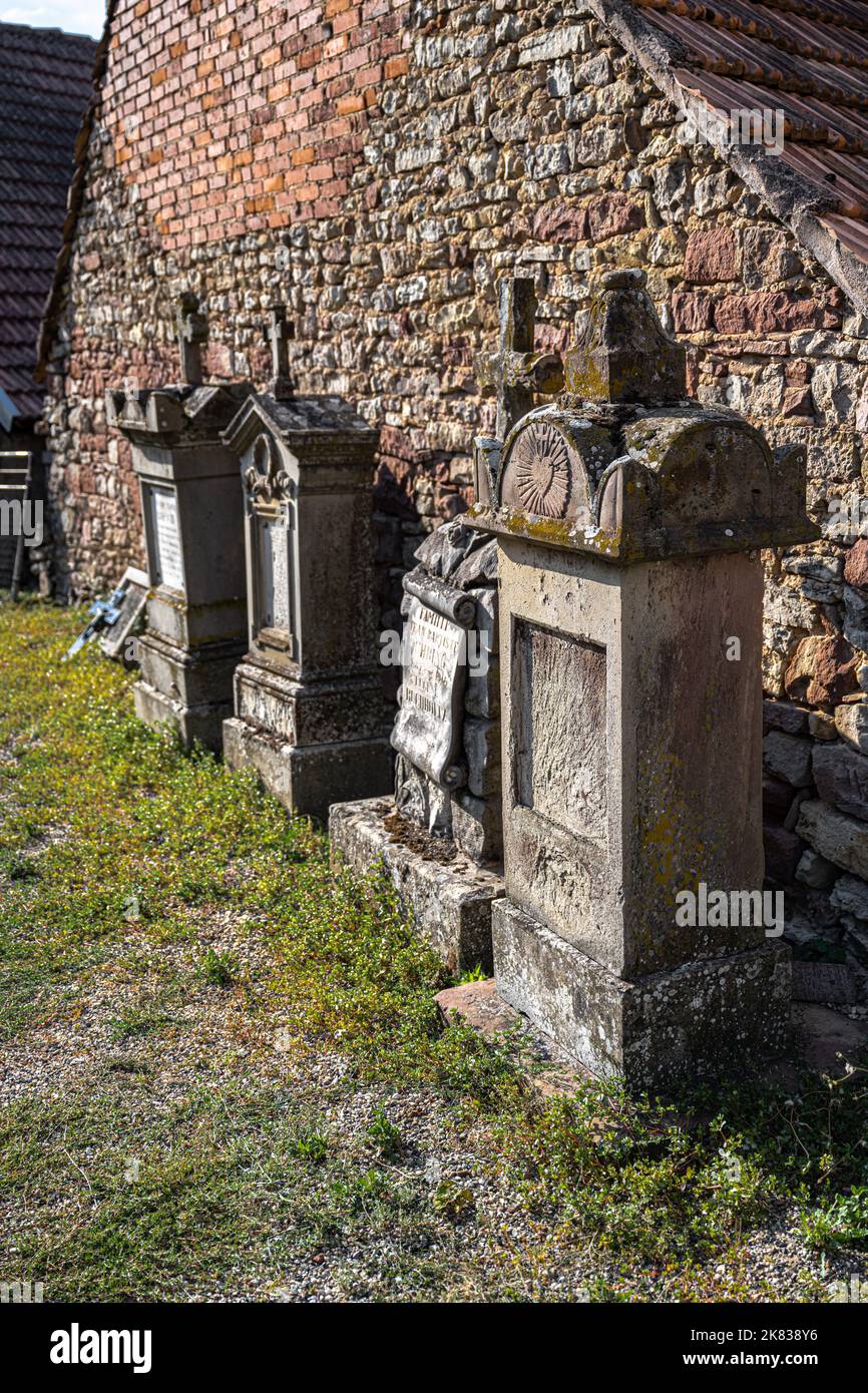 Romanesque gravestone hi-res stock photography and images - Alamy