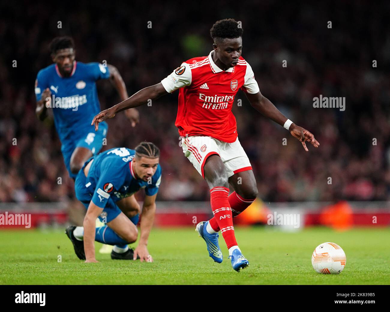 Arsenal's Bukayo Saka gets away from PSV Eindhoven's Armando Obispo ...