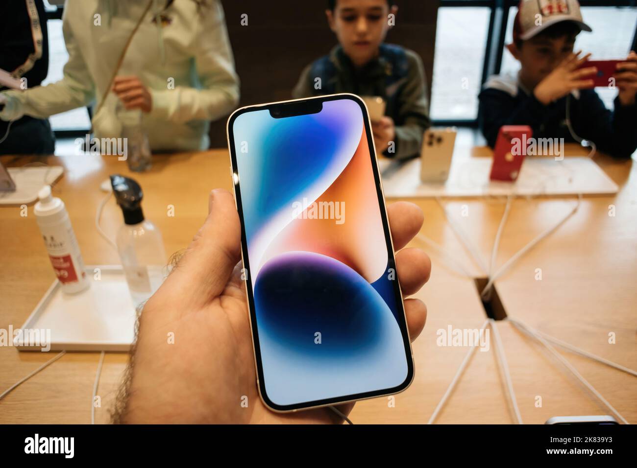 Iphone 14 in hand hi-res stock photography and images - Alamy