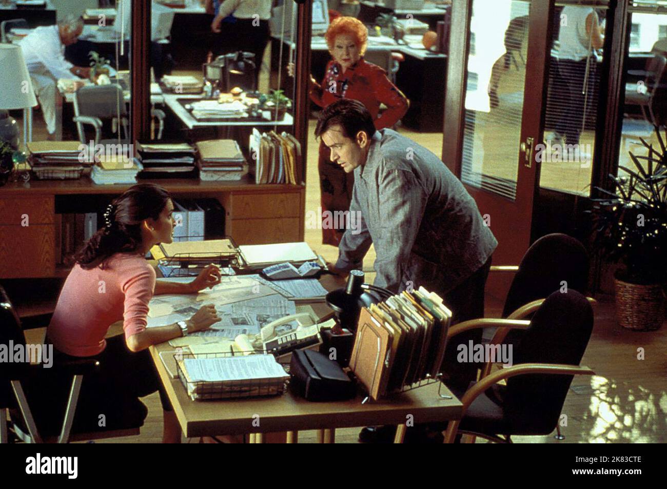 Angie Harmon, Estelle Harris, Charlie Sheen Film: Good Advice (2001 ...