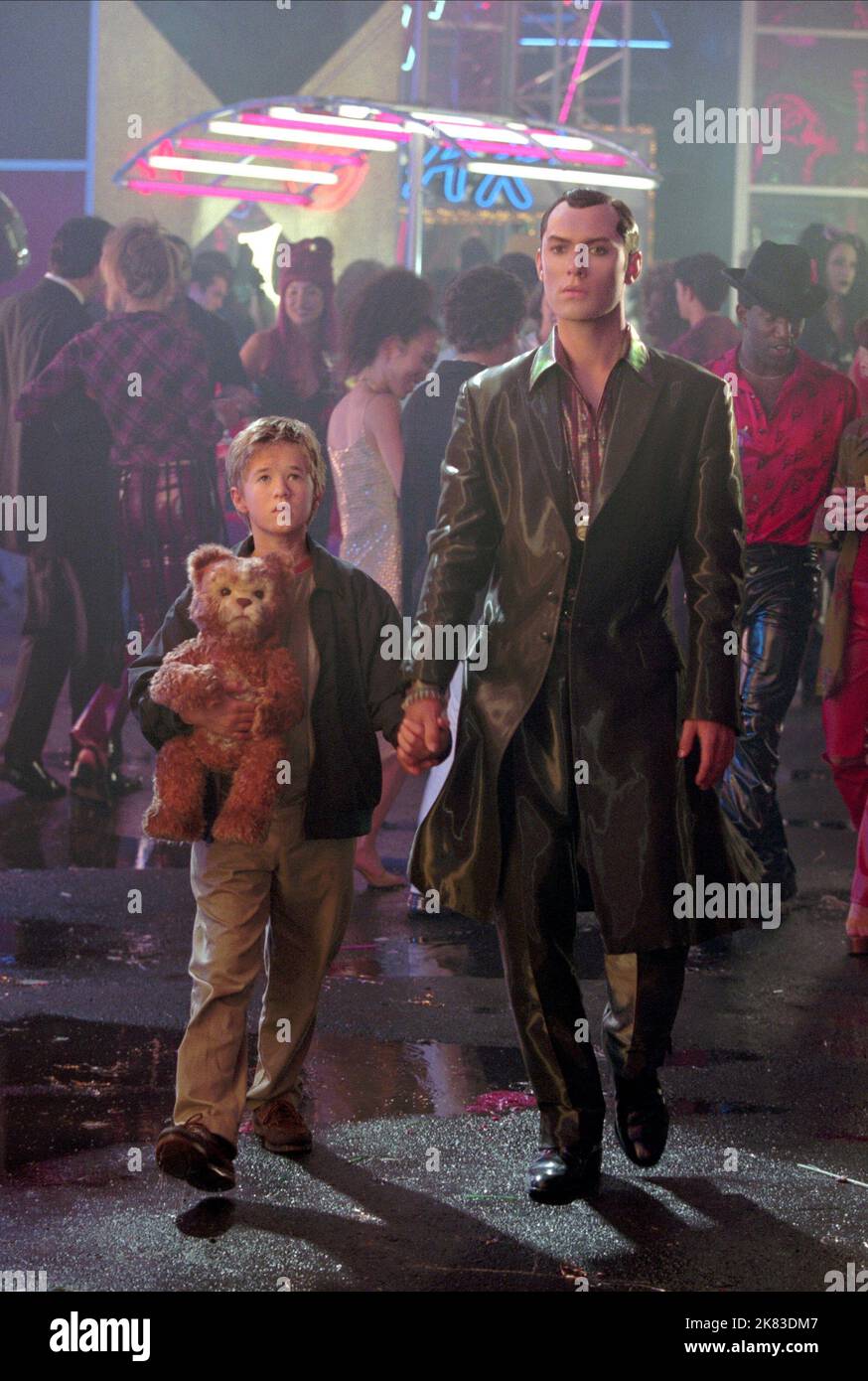 Haley Joel Osment & Jude Law Film: A.I. Artificial Intelligence (USA ...