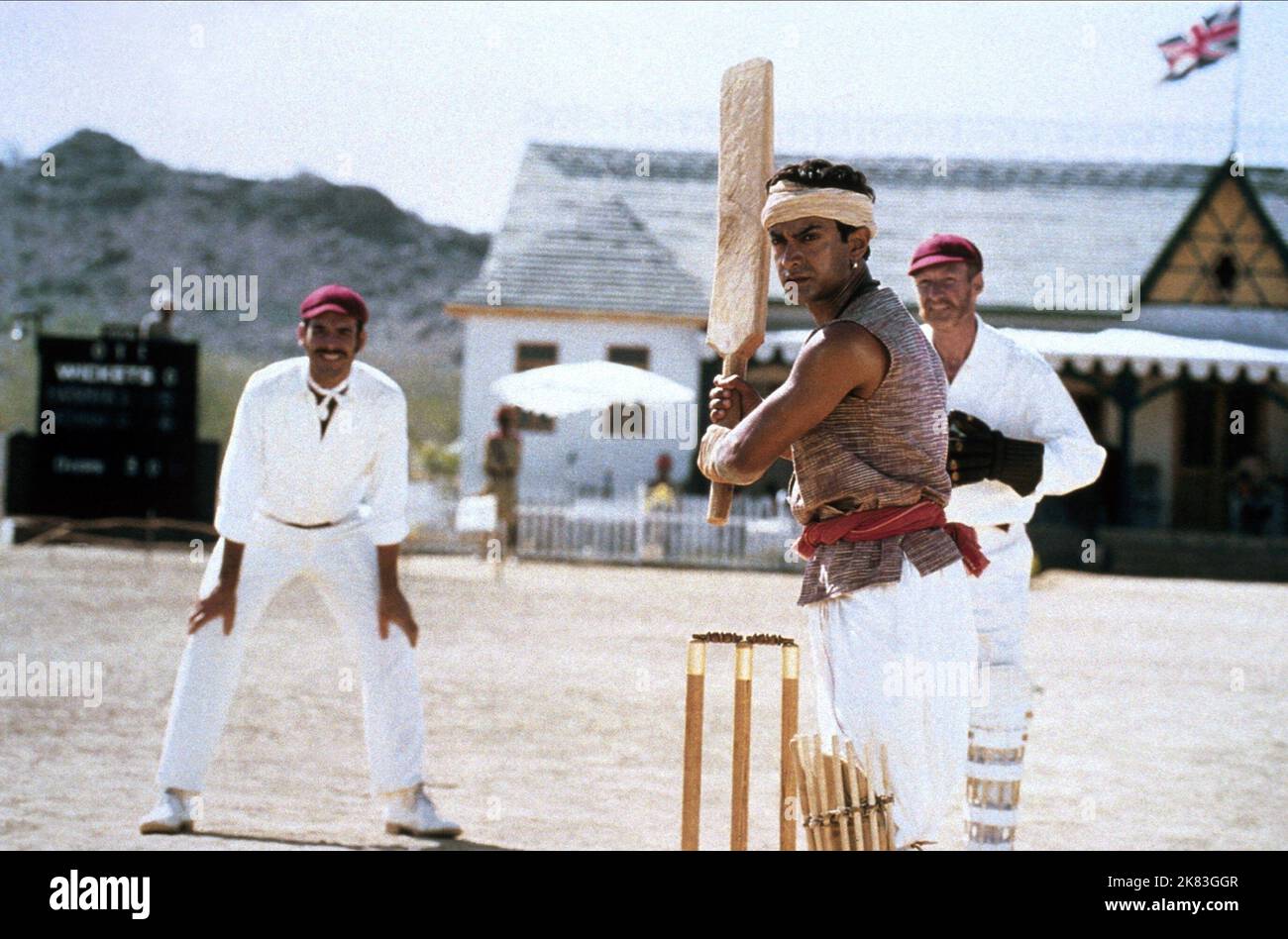 Aamir Khan & Paul Blackthorne Film: Lagaan: Once Upon A Time In India ...