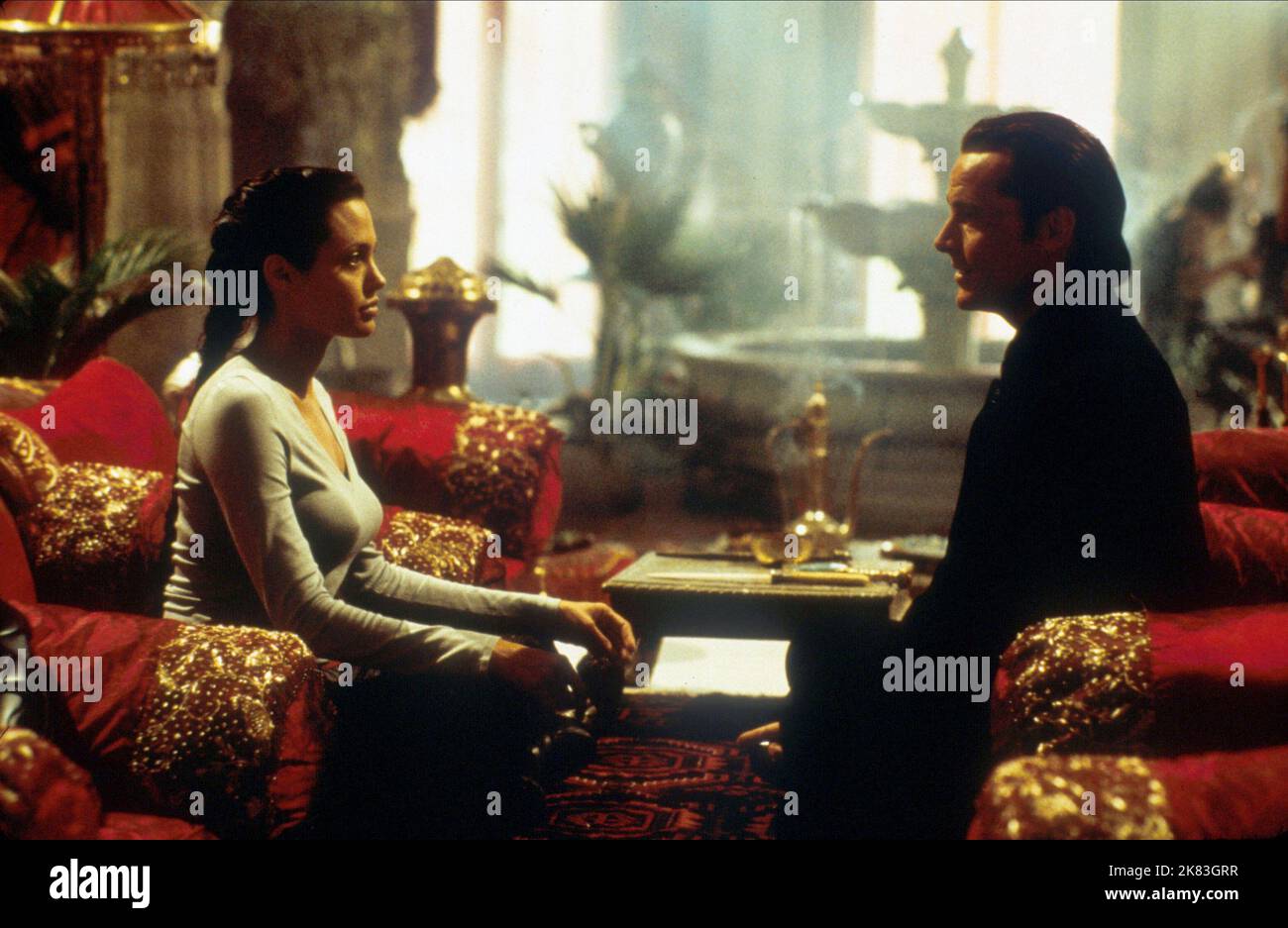 Angelina Jolie & Iain Glen Film: Lara Croft: Tomb Raider (USA/UK/DE/JP ...