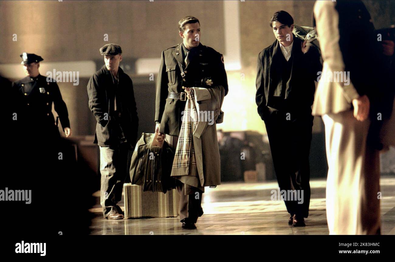 Ben Affleck & Josh Hartnett Film: Pearl Harbor (USA 2001) Characters ...