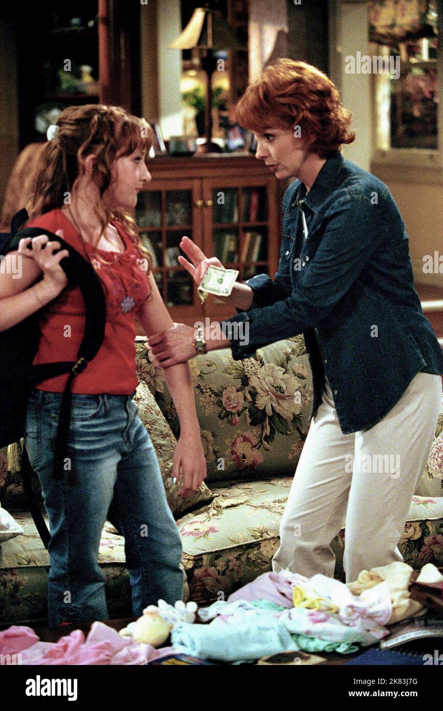 Scarlett Pomers & Reba Mcentire Television: Reba (2001) Characters ...