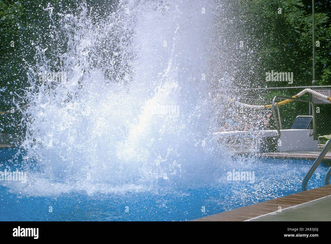 Swimming Pool Splash Scene Film: Shallow Hal (2001) Director: Bobby ...