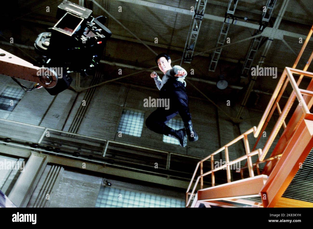 Jet Li Film: The One (USA 2001) Characters: Gabe Law Director: James ...