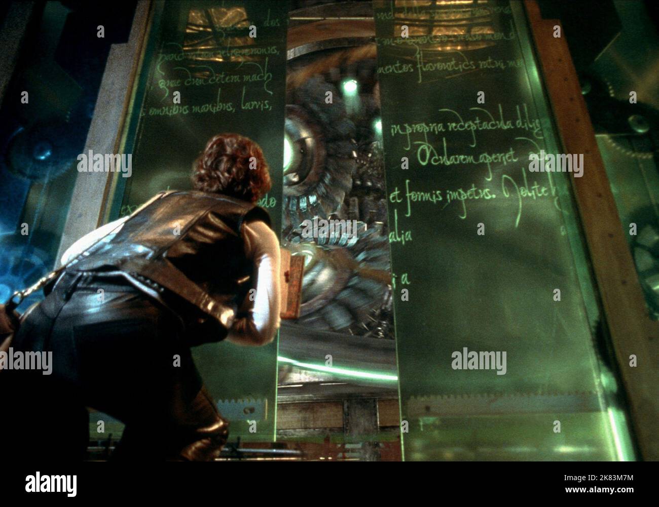 Thirteen ghosts embeth davidtz 2001 hi-res stock photography and images ...