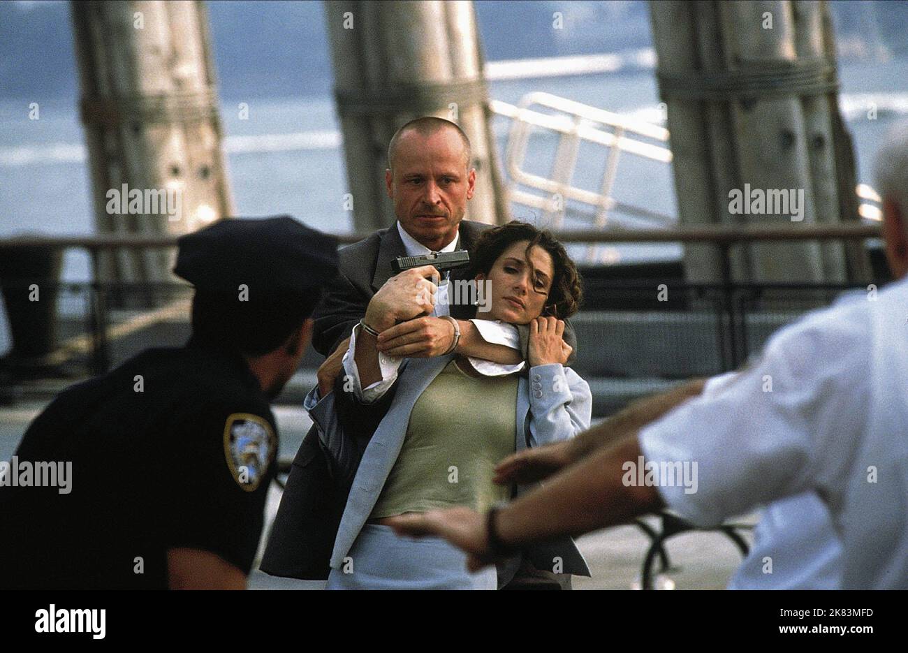 Karel Roden & Melina Kanakaredes Film: 15 Minutes (2001) Characters ...