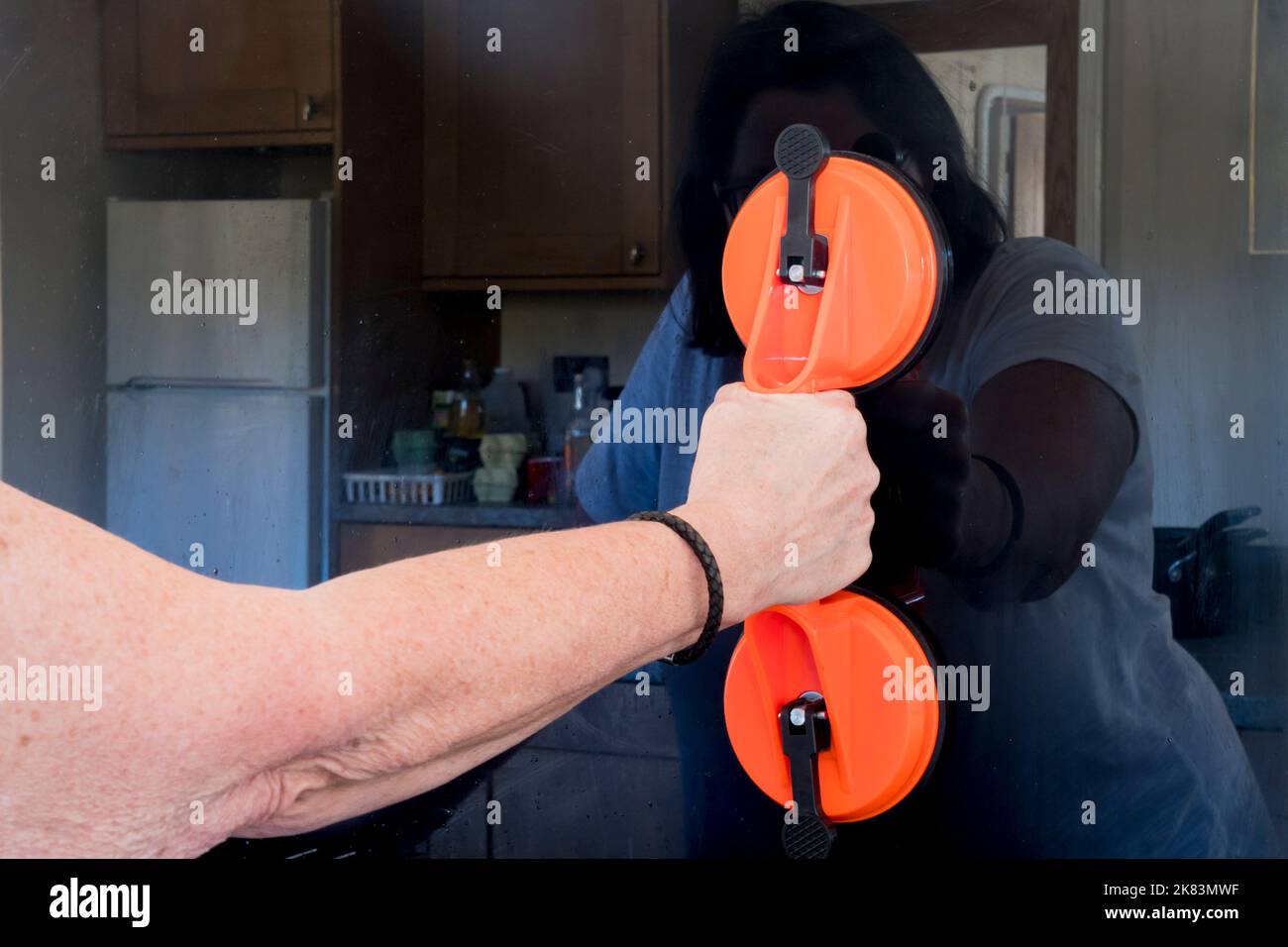 Removing kitchen splashback hi-res stock photography and images - Alamy