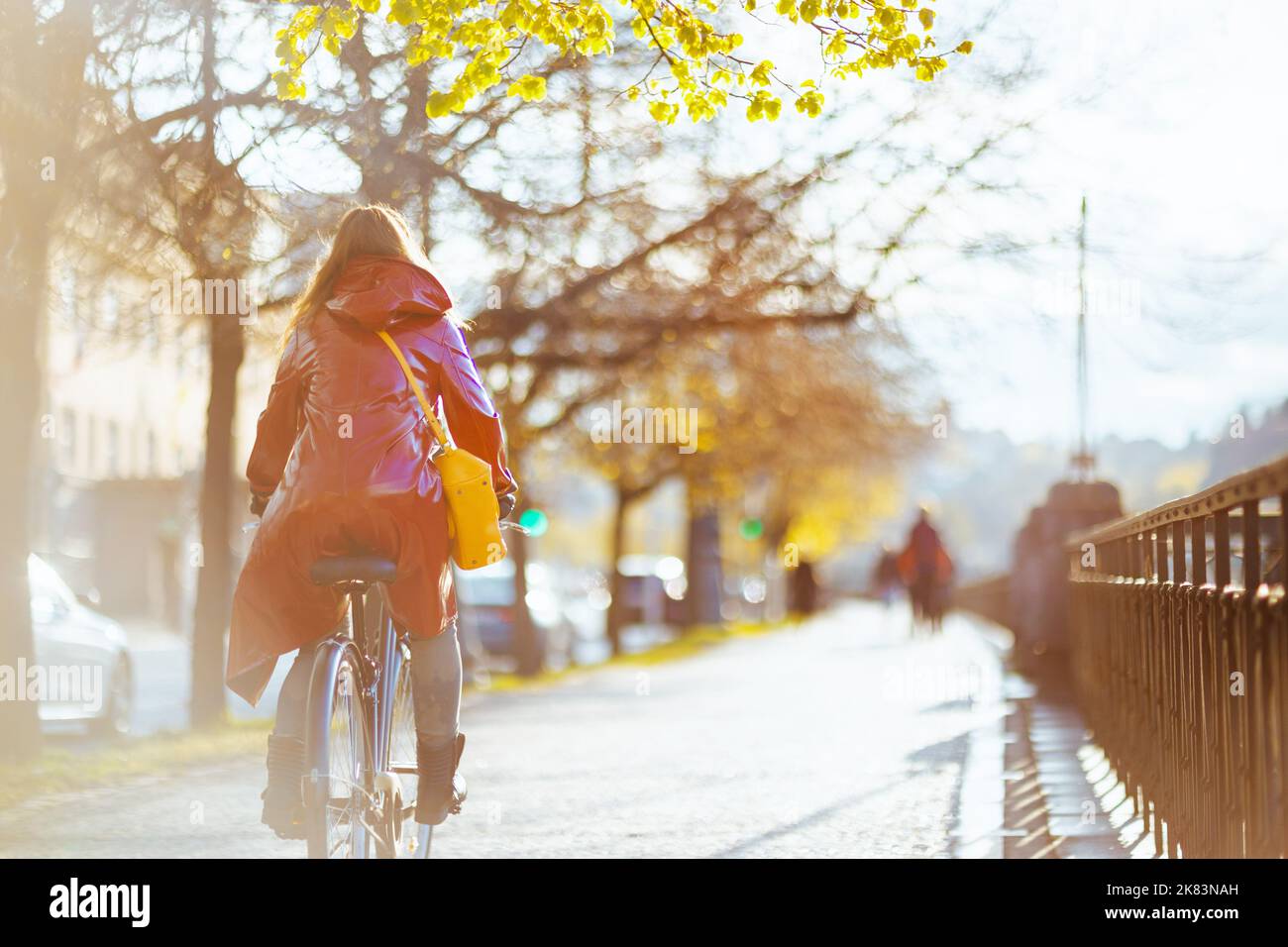 Person red bicycle from behind hi-res stock photography and images - Alamy