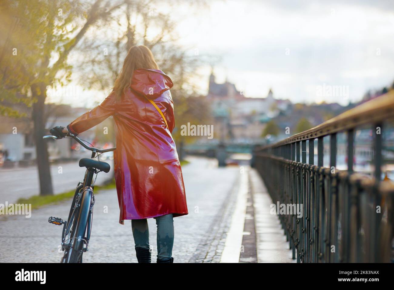 Person red bicycle from behind hi-res stock photography and images - Alamy