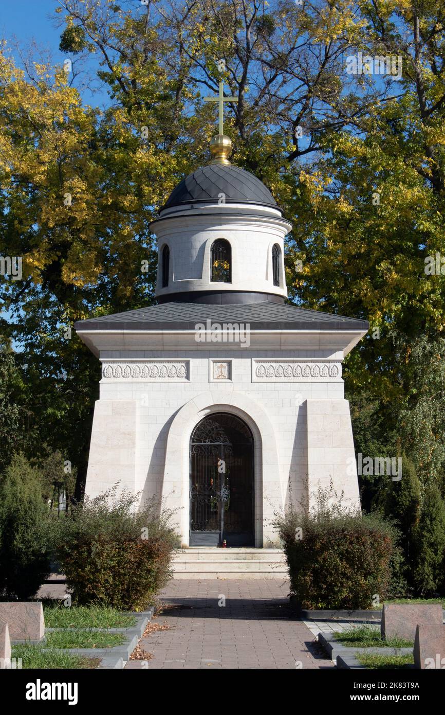 Mausoleum in Kerepesi Cemetery, Budapest, Hungary Stock Photo - Alamy