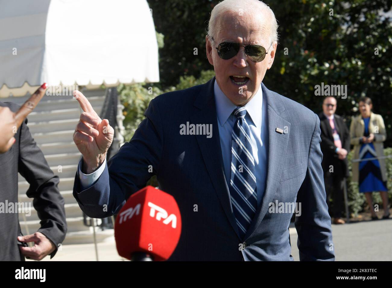 Finger pointing biden hi-res stock photography and images - Alamy