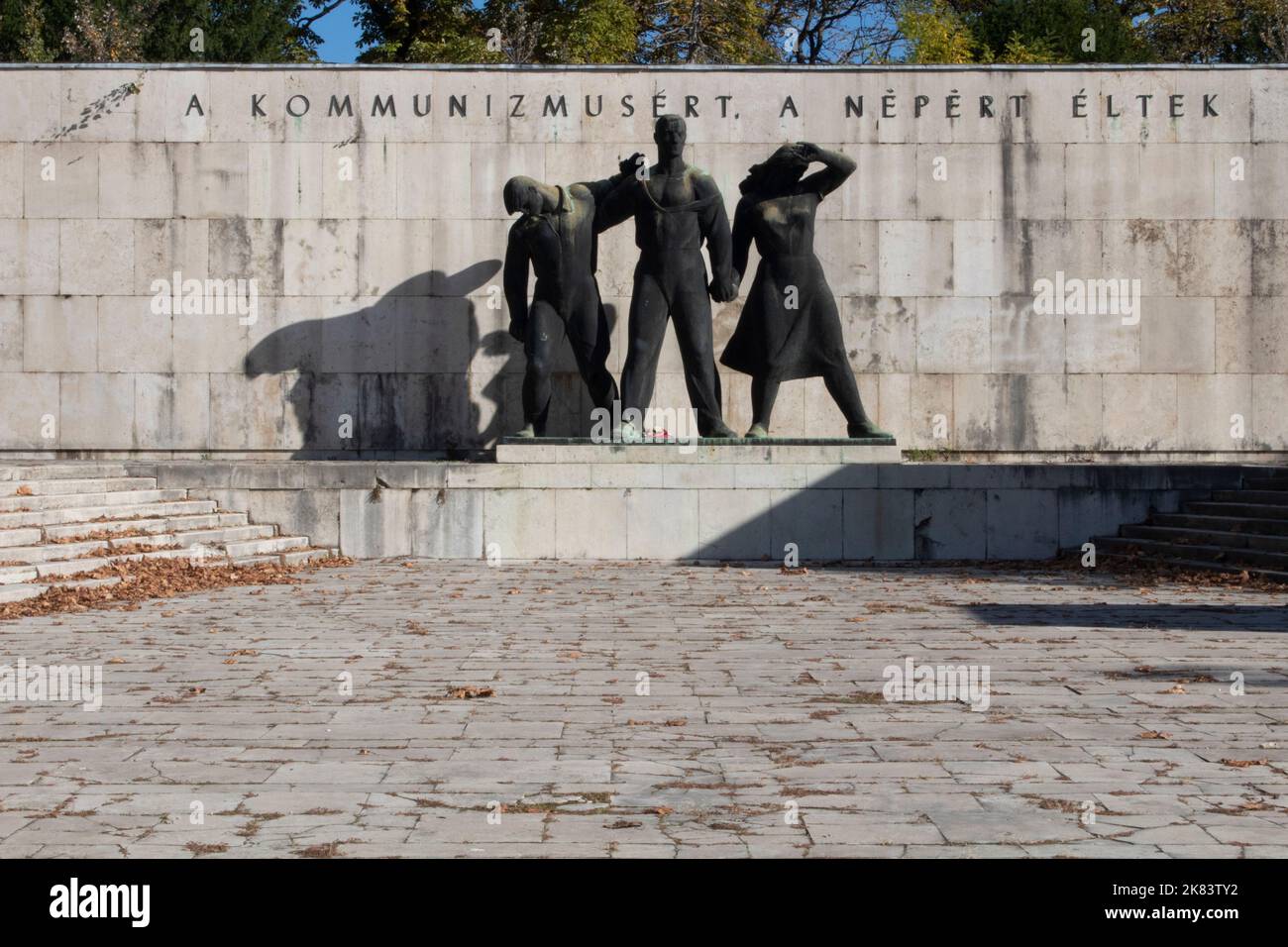 Labor Movement Mausoleum Fiumei út cemetery - Kerepesi Cemetery - Pest ...
