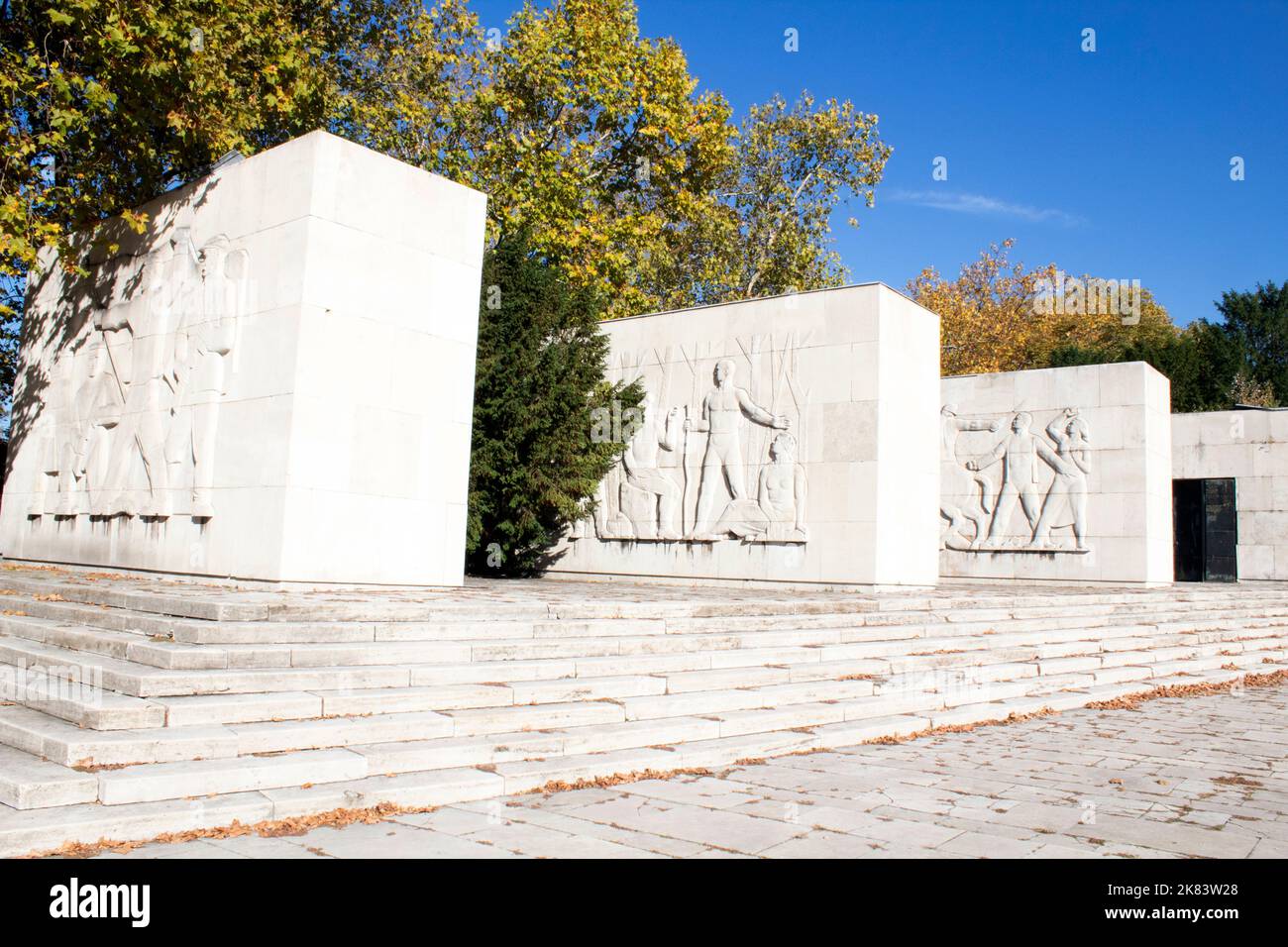 Labor Movement Mausoleum Fiumei út cemetery - Kerepesi Cemetery - Pest ...