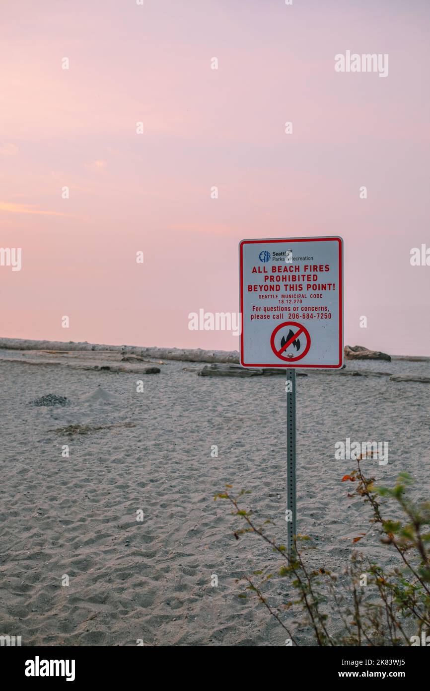 Prohibited beyond this sign hi-res stock photography and images - Alamy