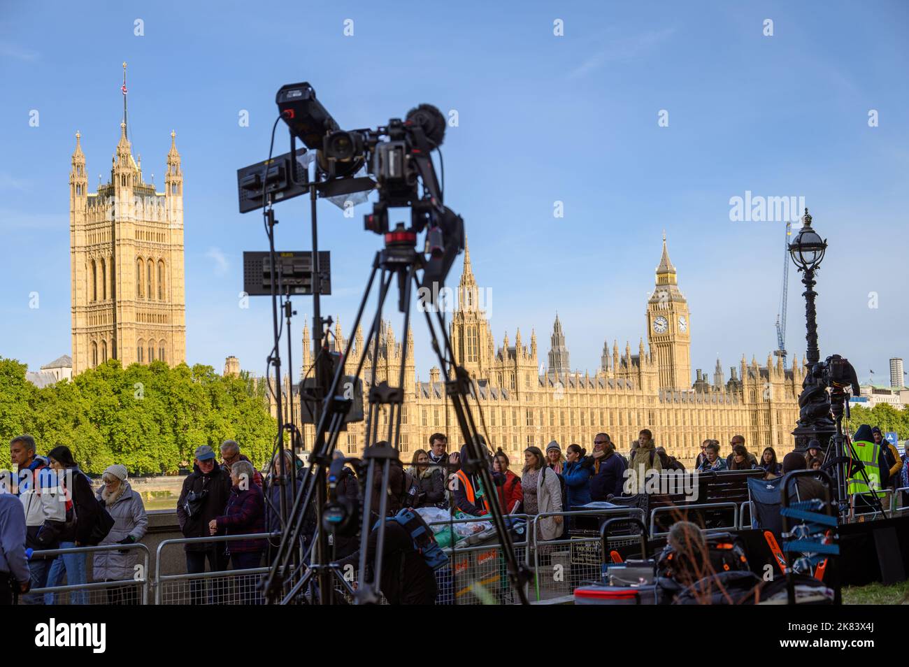 London - September 18, 2022: The Houses of Parliament with TV news crew ...