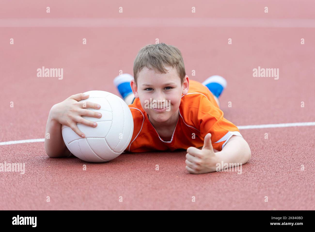 School kid playing volleyball in a physical education lesson ...