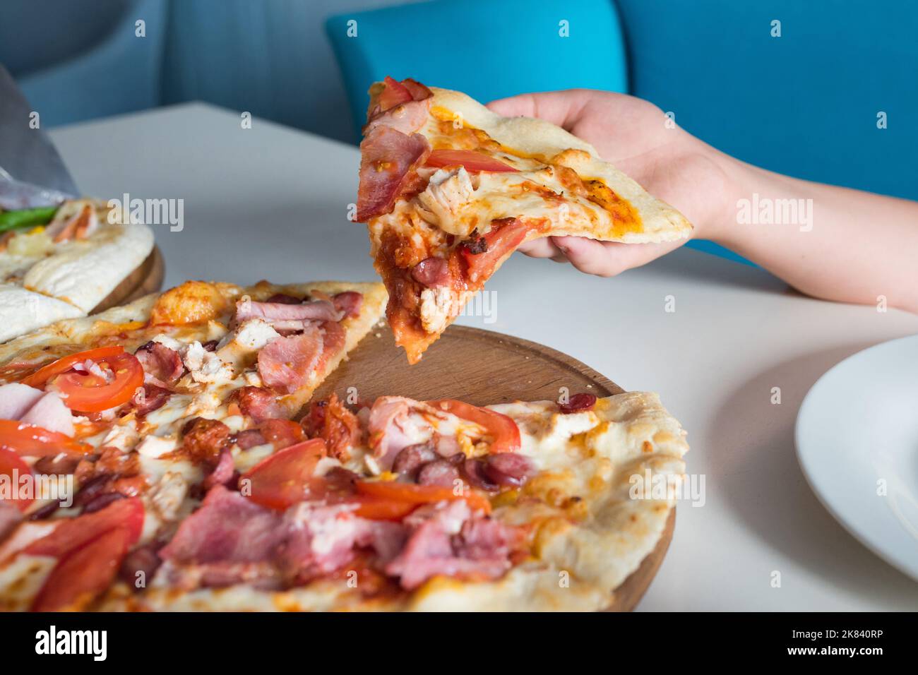 Group hands grabbing pizza hi-res stock photography and images - Alamy